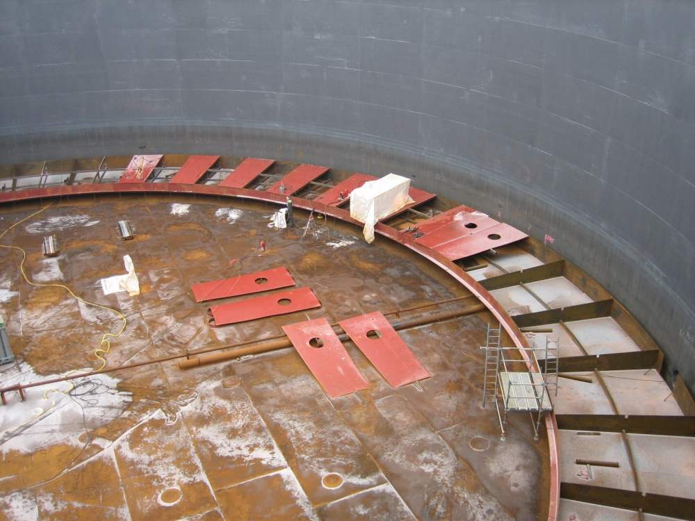 Floating roof tanks with and without steel cup – JPM Ingenieure